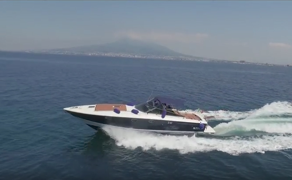 Baia 40, un cult provato trent'anni dopo. Il test con bellissime ...