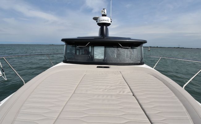 Cranchi T36 Crossover, il gusto del trawler su uno scafo da quasi 40 nodi