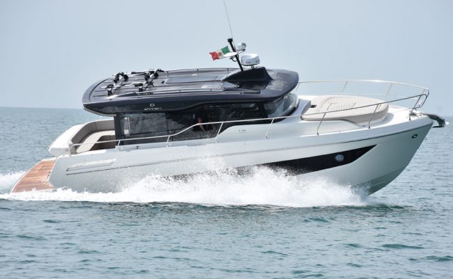 Cranchi T36 Crossover, il gusto del trawler su uno scafo da quasi 40 nodi